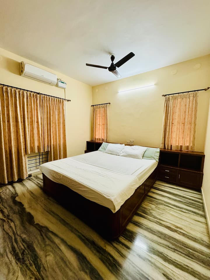 Ac Private Room, Opp Tma Pai Hall, M.g Road, Ksrtc - Mangalore