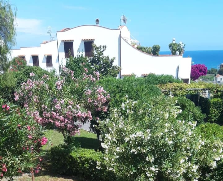 Ceriale Vista Mare Con Ampio Giardino - Ceriale
