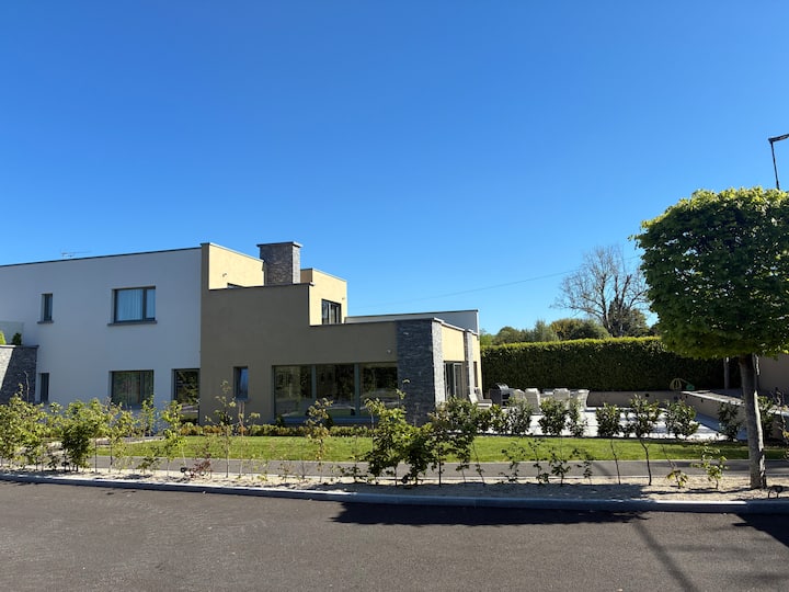 Luxury Residence , Killarney ,Co Kerry Sleeps 20 - Killarney