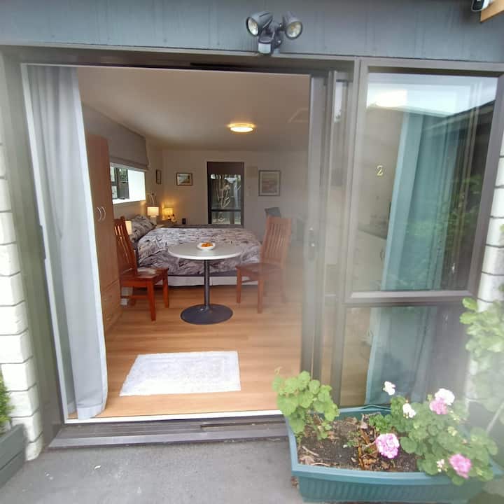 Room #2 Queenbed+1single,kitchen, Bath/toilet - Blenheim