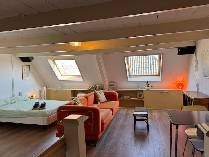 Attic Apartment In Central Delft With Church Views - Pays-Bas