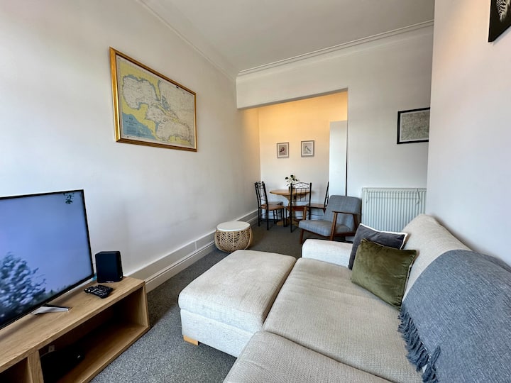 Bright Flat By Tram, Ideal For Work & City Breaks - Edinburgh, UK