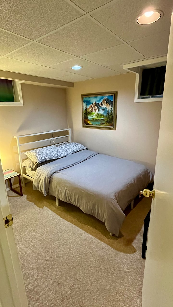 Cozy Private Room, Uofa, Hospital, Walk Everywhere - Edmonton