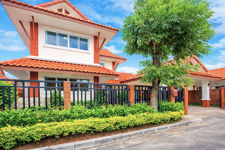 Private Jacuzzi Pool Villa -- H.61 - Thailand