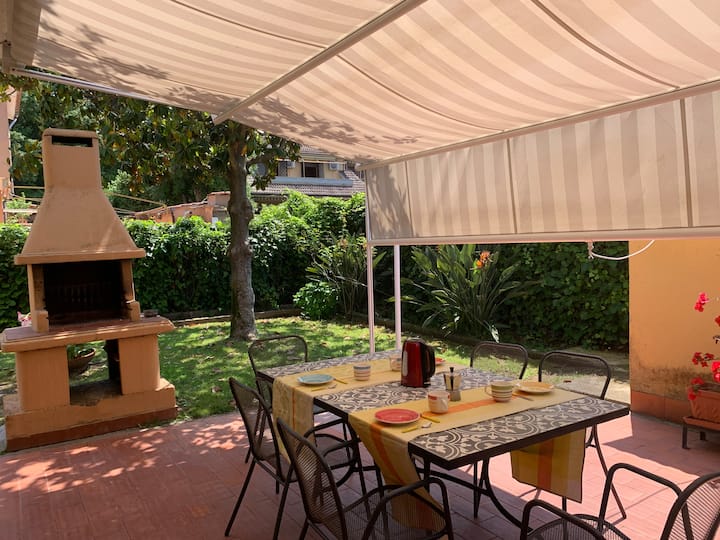 Villino Con Bel Giardino A 300 Mt Dal Mare - Anzio