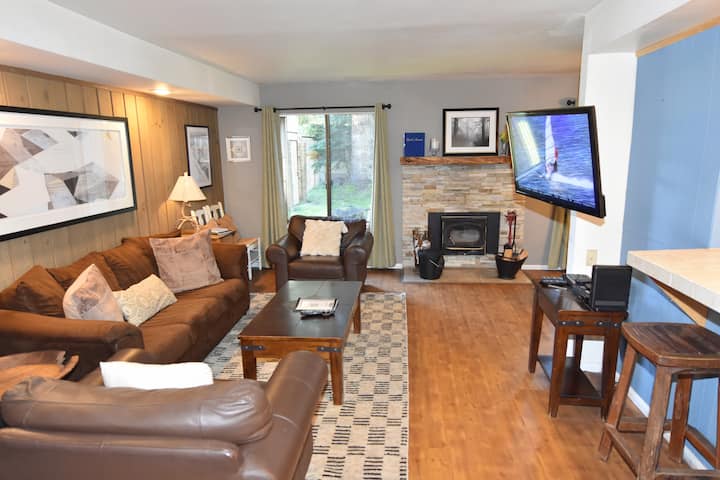Seasons 4 Condo #143- Next To Complex Amenities! - Mammoth Mountain, CA