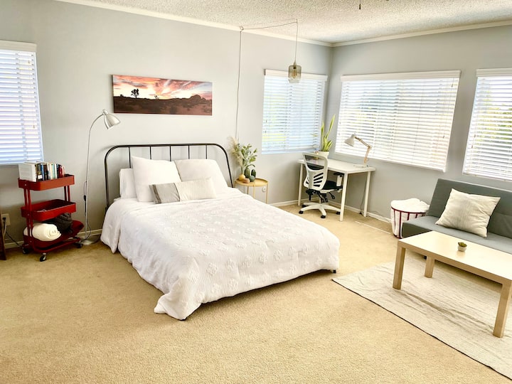 Big Private Unit Central To Westside - Culver City, CA
