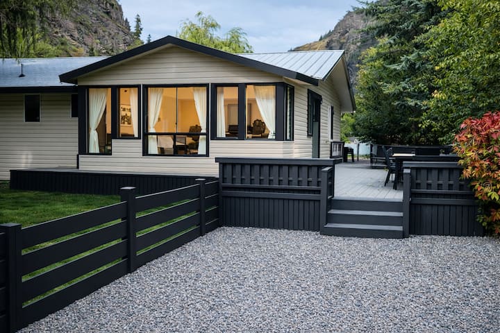 Steps To Hot Springs, Dining, Shopping & Ice Park - 烏雷