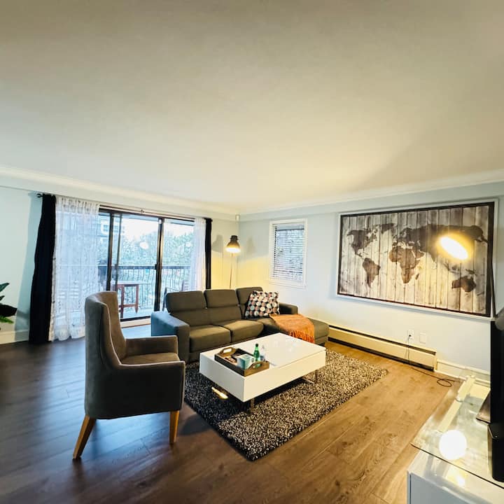Spacious South Granville Modern & Bright 2 Bedroom - Vancouver