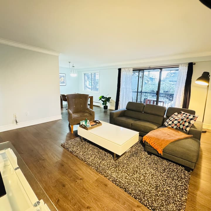 Spacious South Granville Modern & Bright 2 Bedroom - North Vancouver