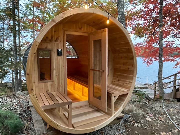 Luxury Lake Home On Falls Lake With Woodstove - Nova Scotia