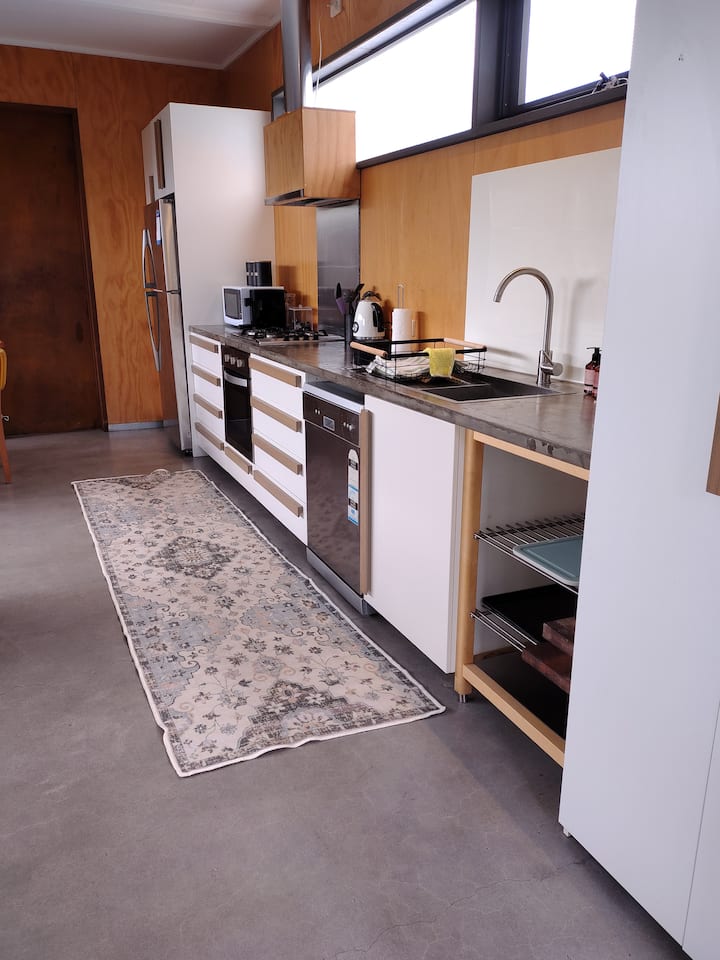 Light-filled 2br Apartment W/ Ensuites, Near Cbd - Adelaide