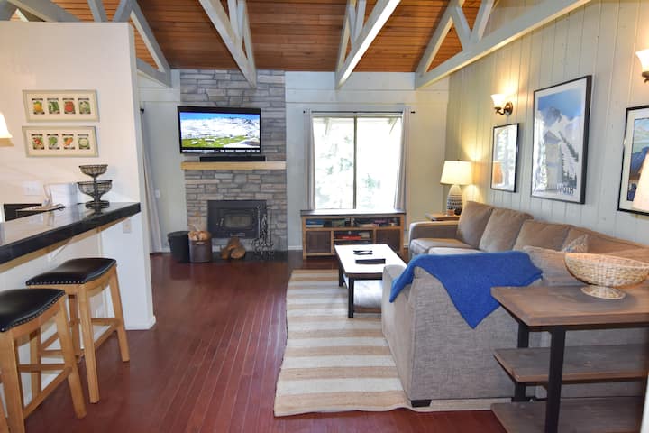 Seasons 4 #154-steps From The Shuttle And Pool - Mammoth Mountain, CA