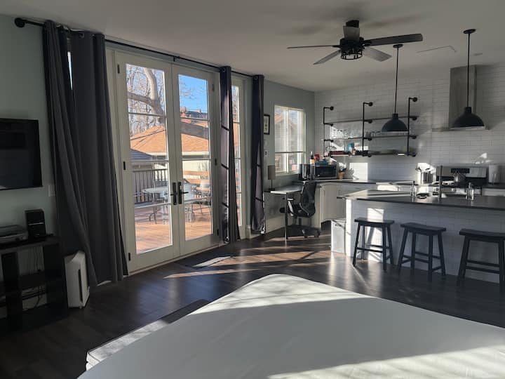 Updated! W/ Hot Tub! Sunny Potter Highlands Studio - Denver, CO