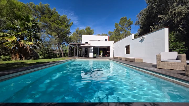 Villa De Prestige En Forêt Proximité Ville - Nîmes