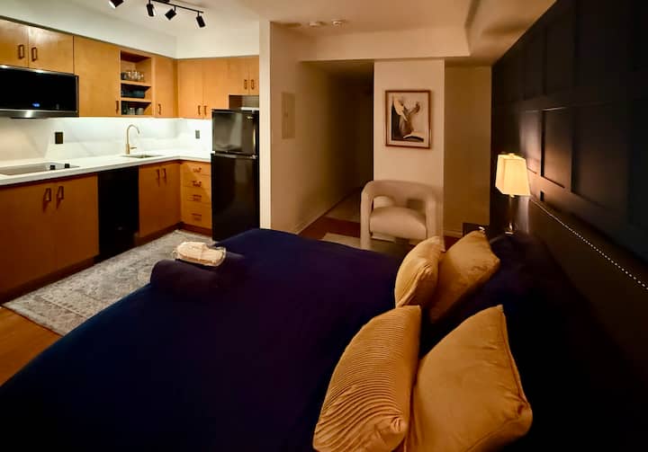 Urban Escape: Downtown King Tempur-pedic® Luxury - Toronto