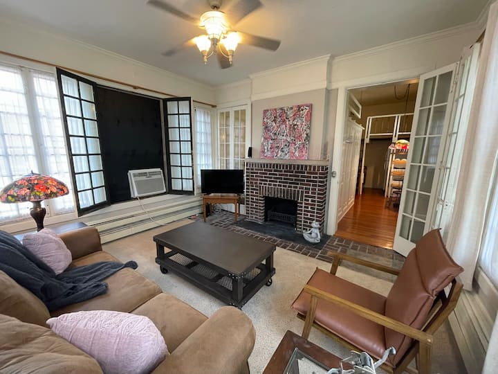 Evan House / Private 1br Downtown / West Central - Fort Wayne, IN
