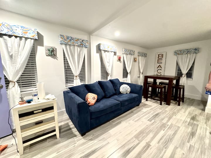 Beach Apartment (Madeira Beach/treasure Island) 2 - Madeira Beach, FL