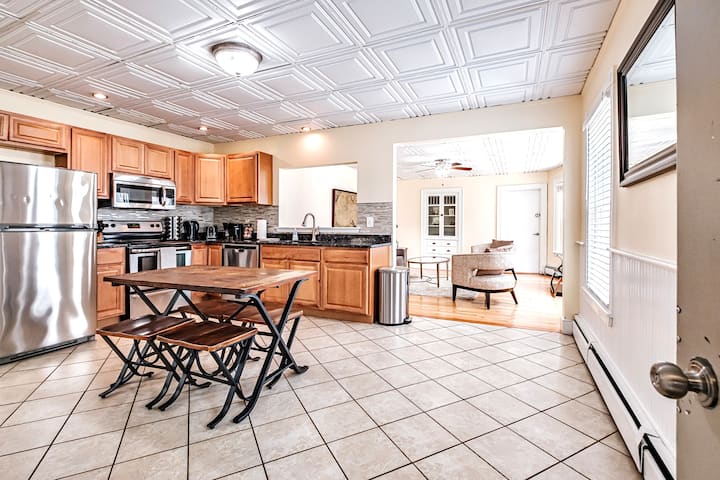 Beautiful Oceanside Apartment Prime Location - Portland, ME