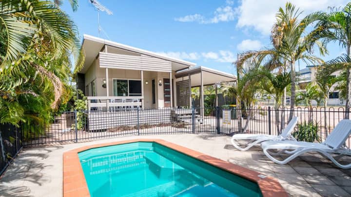 Dolphin Escape Holiday House - Townsville