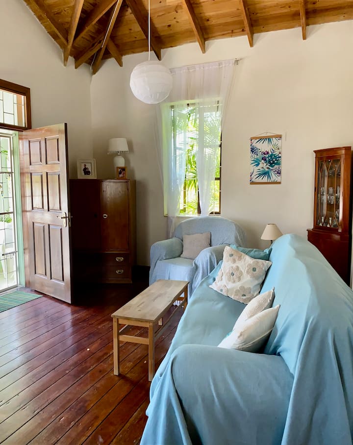 My Home.. Comfy Private Room/bath. Beach 3 Minutes - Barbados
