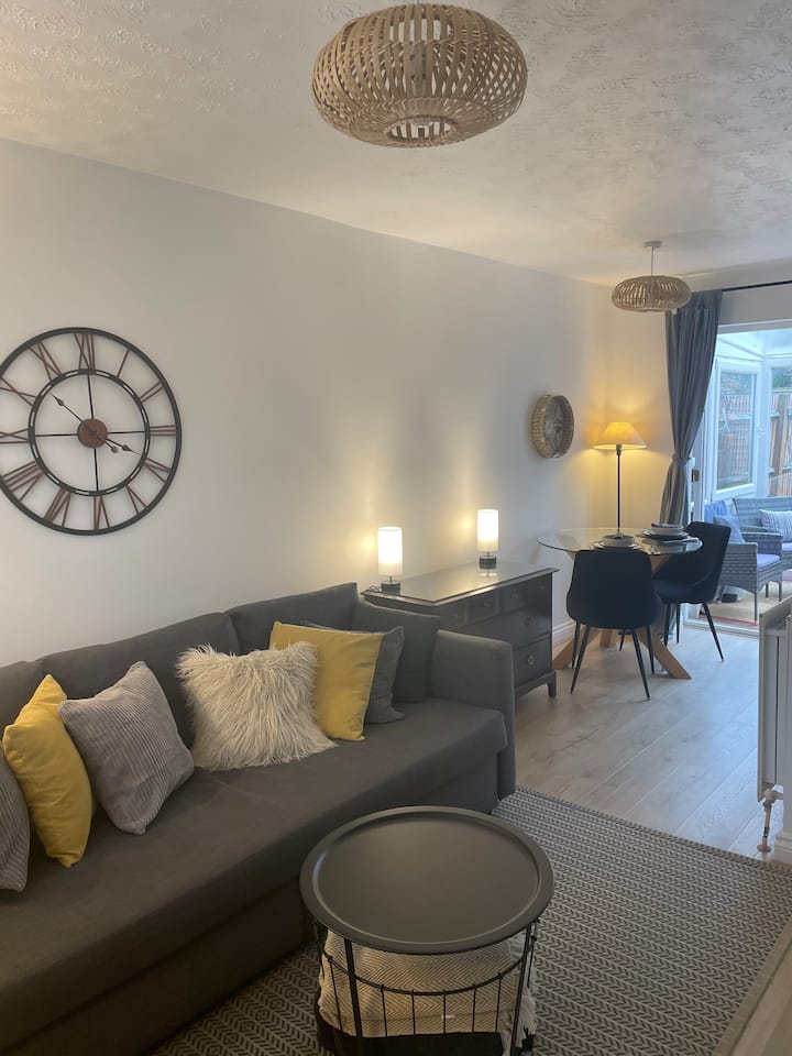 One Bedroom House In Pretty Oxfordshire Village - Didcot