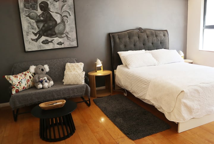 "Fish Pond" Centrally Located Studio With Balcony - Sydney