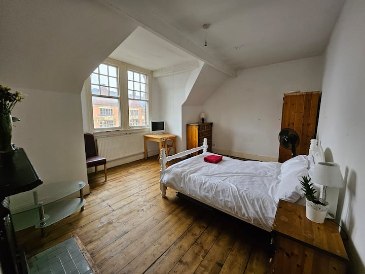 Stunning 1 Bed Apartment In Central Moseley - Birmingham