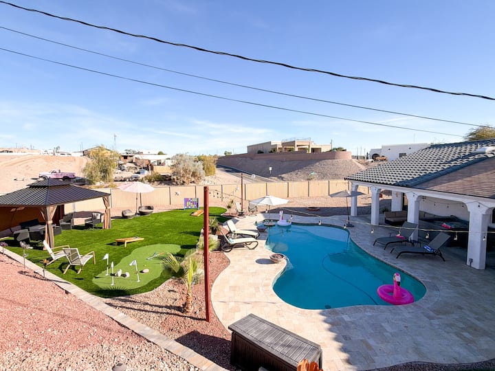 Serenity Haven: Modern Poolside Retreat. - Lake Havasu City