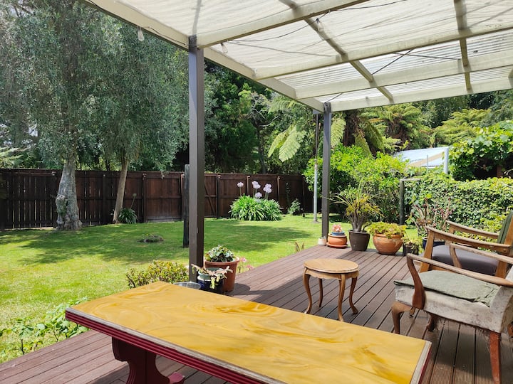 Birdsong Central : Town, Forest, Garage - Rotorua