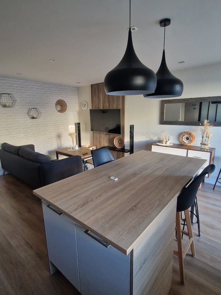 Joli T2 Avec Balcon Et Place De Parking - Bordeaux