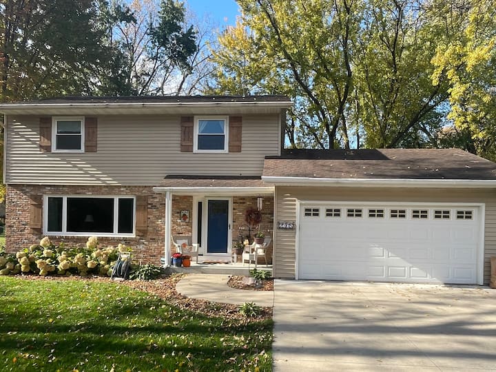 Quiet Comfort In The Burbs: Entire Lower Level - Plymouth, MN