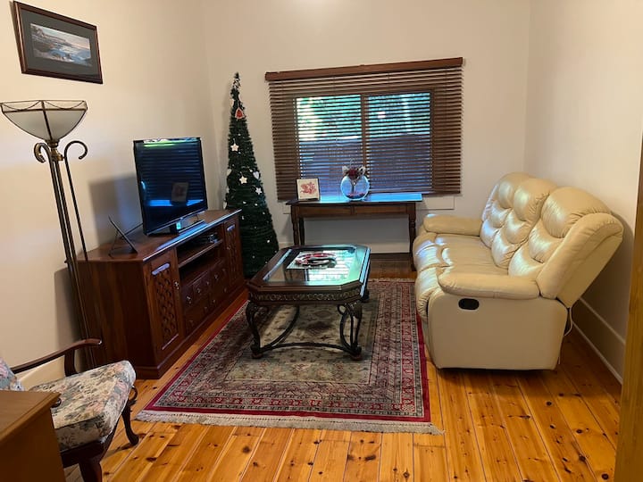 Lrg Room In Glenelg. 2 Minutes Walk From Jetty Rd - Glenelg