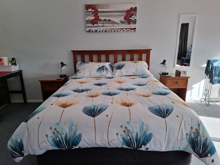 Breny's Studio   -  No Cleaning Fee. - Hastings