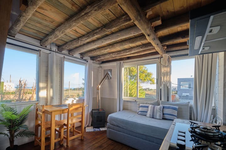 Cozy Beach Cabin + Ac,  Fire Stove & Fast Wi-fi - Balneario Buenos Aires