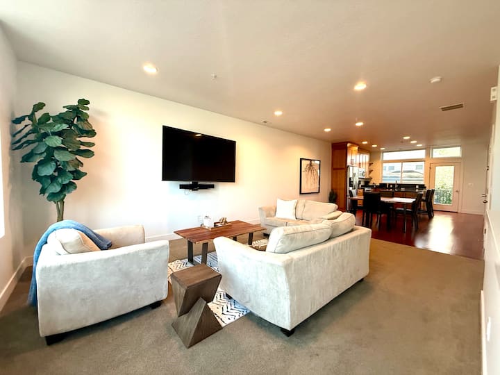 3bed/3bath/3 Floor In Downtown Slc Close To Uofu! - Salt Lake City, UT