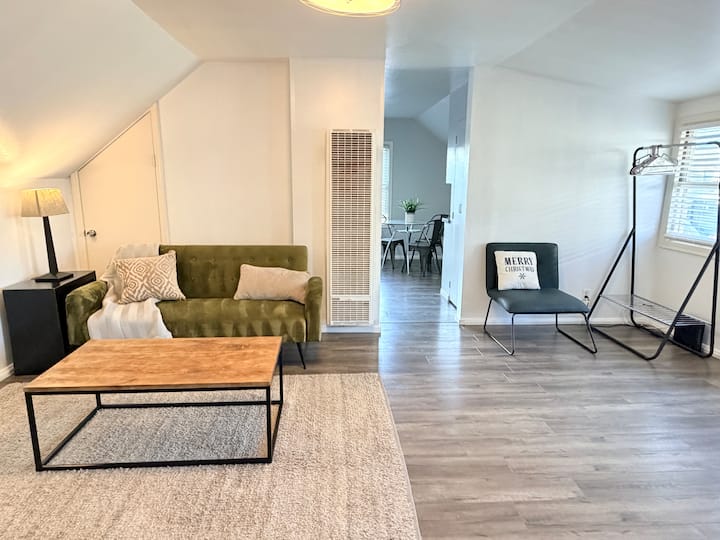 Asb1- Modern 1bdrm Retreat + Private Balcony - Alameda