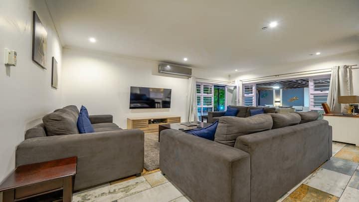 Upmarket Suburb - Modern Holiday/business Accom - Umhlanga
