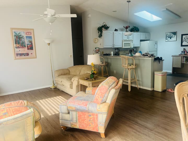 Patio Villa, Golf Cart Available. Summer Special - Lake Weir, FL