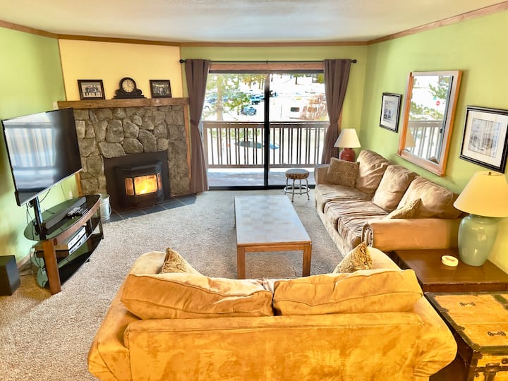 Condo Overlooking Eagle Lift In Summit Grand Bldg - Mammoth Lakes, CA