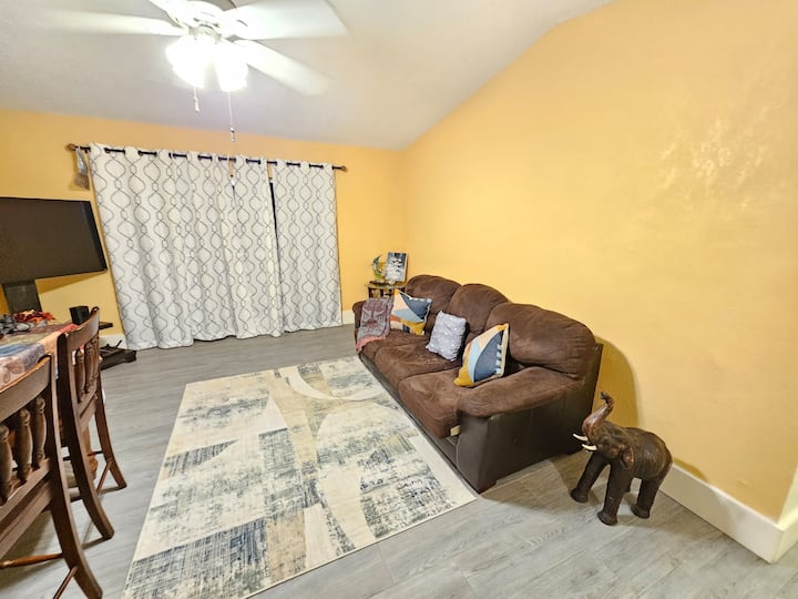 Cozy Rock ( 5 Minutes From Hard Rock Stadium) - Miramar, FL