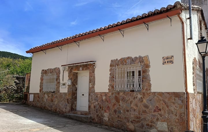 Casa De Piedra En El Valle De Lozoya - Lozoya