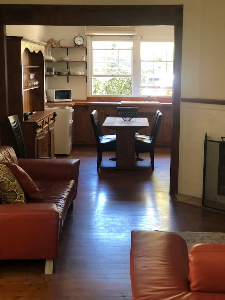 Wamberal Beach Holiday Cottage - Bateau Bay