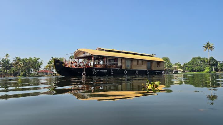 Genesis Houseboats Double Bedroom, Alappuzha - Alappuzha