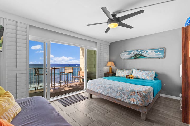 Makaha Ocean Lullaby - Direct Oceanfront Location! - Hawaii