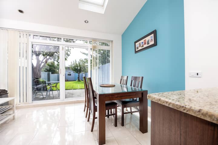 Stylish Bright Spacious 2bed Townhouse With Garden - Dublin, Ireland