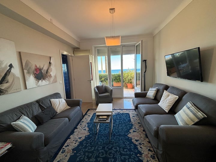 Apartment Beachfront, A/c, Wifi, Tv, Parking - Golfe-Juan
