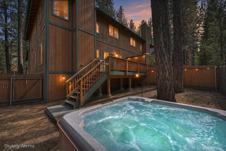 Luxury Town Home! Walk To Summit! Hot Tub! - Big Bear Lake, CA