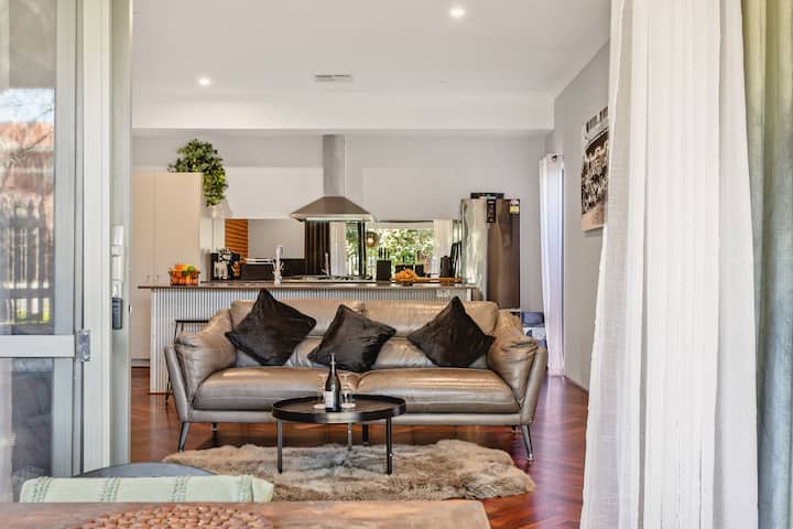 Beautiful 4brm Home In Central Victoria Park - Belmont