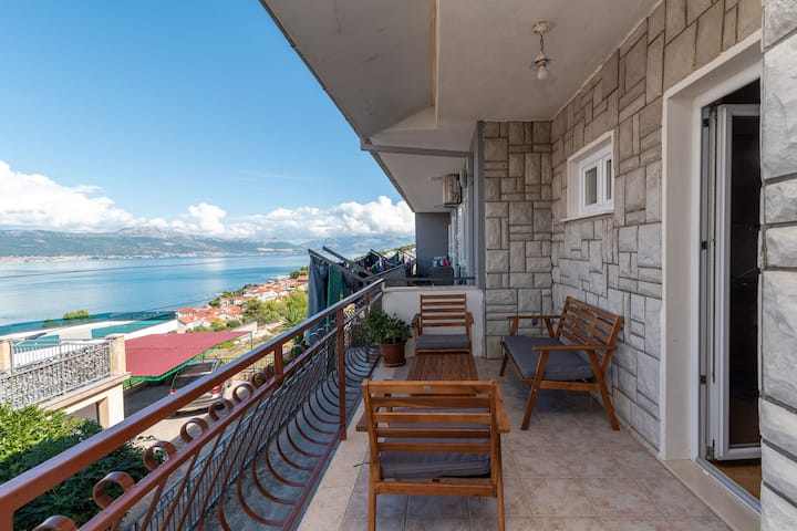 Fani Apartment With 3 Bedrooms In Mastrinka Near Trogir - Croatia